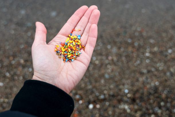 Microplastiche negli alimenti: rischi e come ridurre l’esposizione